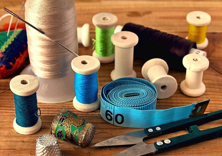 Choosing the perfect thread colors: Your ultimate sewing thread color ...
